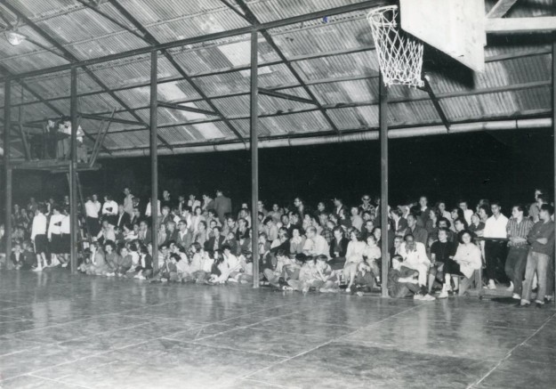 » Basketball spectators 1960